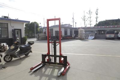 Cina Negozi di abbigliamento 1T 3T 1,6 metri sollevamento a mano stacker altezza camion manuale in vendita