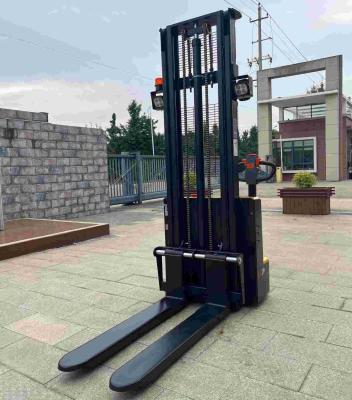 Cina Sollevamento 2m 3m 4m walkie stacker elettrico stacker idraulico Capacità di carico 1.6t 2t 2.5t batteria 24V stacker elettrico in vendita