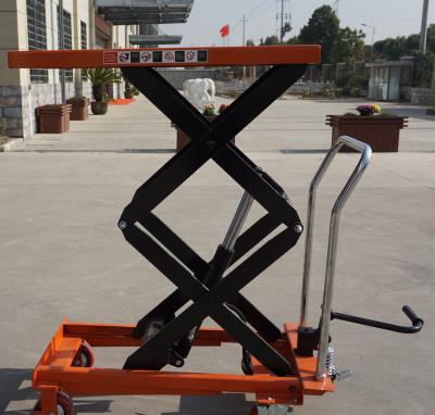 Cina Piccolo ed eccellente 1000KG Piccolo carico Manuale Scissor Lift in stock in vendita