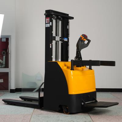 Cina 2 tonnellate Max 5,5m Battery Lifter Electric Palet Truck Stacker con alta potenza in vendita