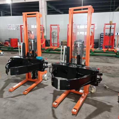 Cina Stagliatore manuale di rotoli di carta facile da usare sollevatore di rotoli con pinze e ruote di nylon 90 180 360 rotazione in vendita