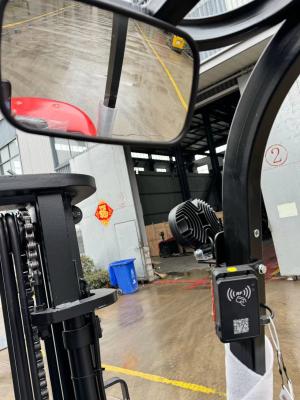 Cina Motore diesel carrello elevatore 3m 3,5m 5,5m altezza di sollevamento carrello elevatore diesel con cambio laterale in vendita