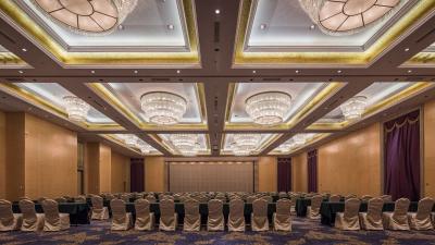 China OEM/ODM Customized Sophisticated Commercial Club Furniture Collection Solution Sets for Commercial Club CAD Drawing Commercial Club Furniture Modern Ash Tufted Club Chair Leather for sale