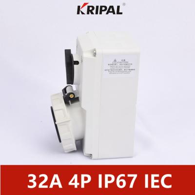 China IP67 16A 3P comutou o soquete com padrão mecânico do IEC do bloqueio à venda