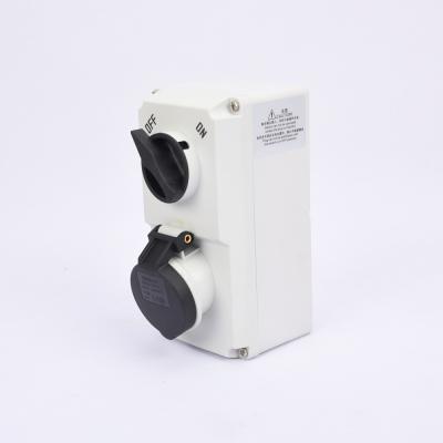 中国 3P 16A IP44の三相かみ合わせたスイッチ ソケットIECの標準 販売のため