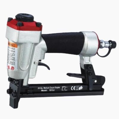 Cina Modalità di avvio del cacciavite Pressa manuale 20 calibro Fine Crown Air Pneumatic Staple Machine 1013j in vendita