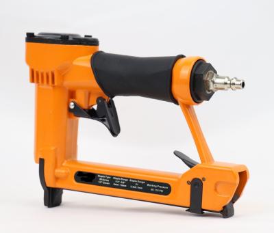 Cina Reciprocal Type Air Stapler 22gauge Fine Crown Pneumatic Staple Gun 7116 Short Nose in vendita