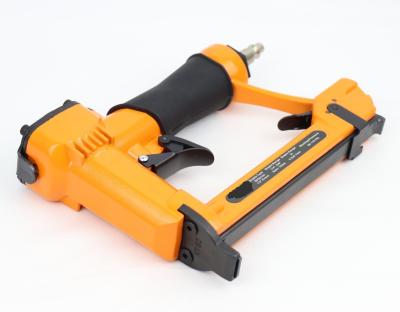 Cina Reciprocal Type Air Stapler 22gauge Fine Crown Pneumatic Staple Gun 7116 Short Nose in vendita