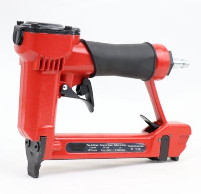 Cina Stile di lavoro Reciprocating Type 21gauge Fine Crown Air Mobili pneumatici Stapler 8016 in vendita