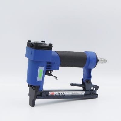 Cina 10J serie 20 calibro 13 mm Air Stapler/Staple Gun/Nail Gun SL-1013J Corona larga pneumatica in vendita