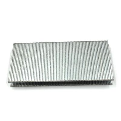 Cina 16 calibro media corona aria staple chiodi pneumatici staple N25 acciaio per chiodi acciaio in vendita