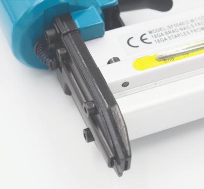 Cina Semi-automatico di calibro 18 2in1 Multifunzione Air Nailer Stapler Nail Staple Gun F509040 in vendita