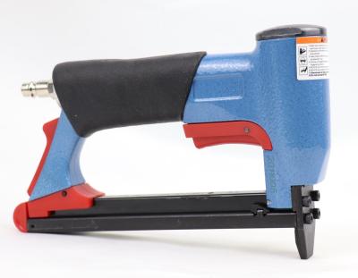Cina 21 calibro Fine Crown Air Stapler 8016 Short Nose Staple Gun Reciprocal Type Tool in vendita