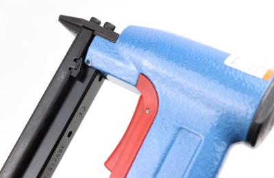Cina 21 calibro Fine Crown Air Stapler 8016 Short Nose Staple Gun Reciprocal Type Tool in vendita