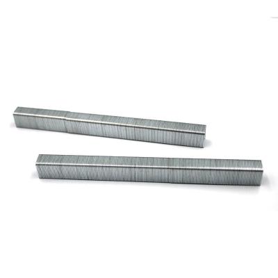 Cina GB Standard 22 Gauge 3/8 Crown 12mm Air Staple 7112 per applicazioni professionali in vendita