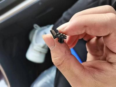 中国 中国の工場冷た抵抗力があるゴム製密封のストリップの塗布のゴム製縞 販売のため