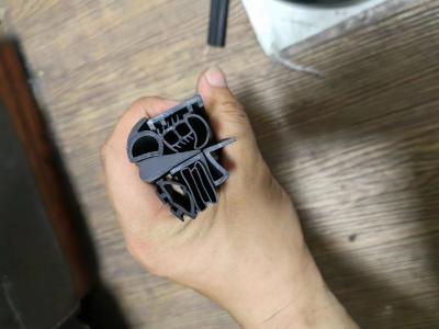 Cina Striscia di gomma espelsa personalizzabile della guarnizione per varie industrie in vendita