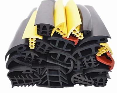 Cina Modanatura su ordine di gomma della riva di sigillamento 10~60 della spugna O Ring Strip Cord Extensible Round del silicone che taglia OEM in vendita