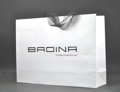 China Custom Printed Paper Bags For Garment Packaging , White Gift Bags With Handles for sale