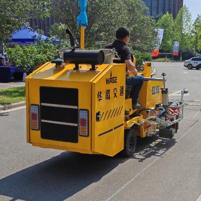 China Passagier die een thermoplastische wegmarkeringsauto bestuurt for sale