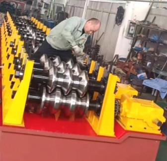 China Two Waves And Three Waves Highway Guardrail Roll Forming Machine for sale