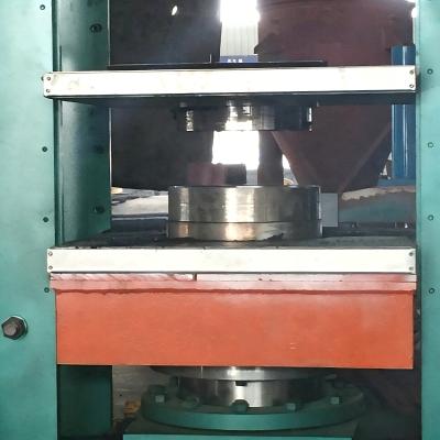 China Adjustable Pressure PLC Control Rubber Vulcanizing Machine with Customized Size for Solid Tires for sale