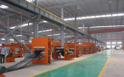 China PLC Control Rubber Vulcanizing Press with Cooling System and Customizable Size for Conveyor Belt Vulcanizing Machine for sale
