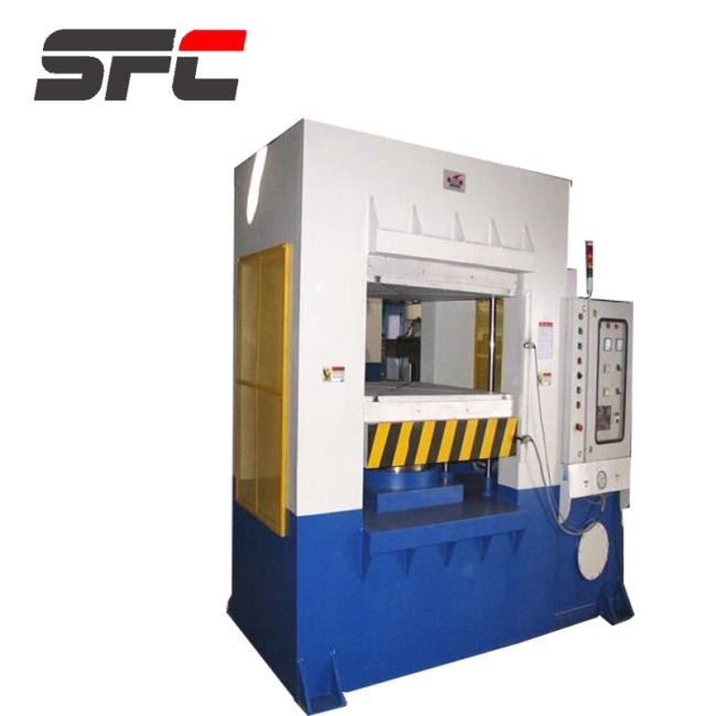 Solid tyre vulcanizing press machine detail view