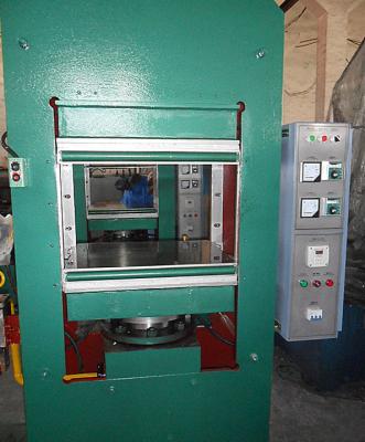 China Máquina vulcanizando automática da placa de borracha com elevado desempenho à venda