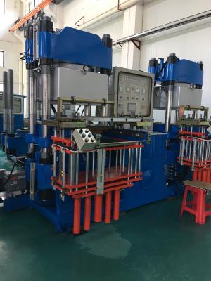 Cina Dual Tables 250 Ton Clamp Force Vacuum Compression Molding Machine With 2 Pumps in vendita