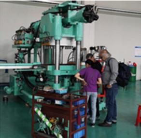 Cina Cina Prezzo di fabbrica Composite Polymer Isolator Making Machine Con Horizontal Injection Machine in vendita