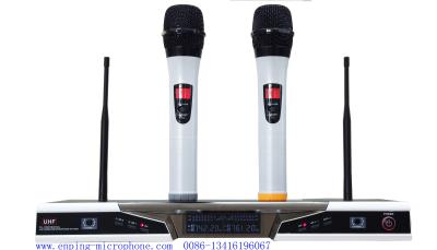 China UM-1022 professional  two channel VHF white wireless microphone with screen  / micrófono / good quality for sale