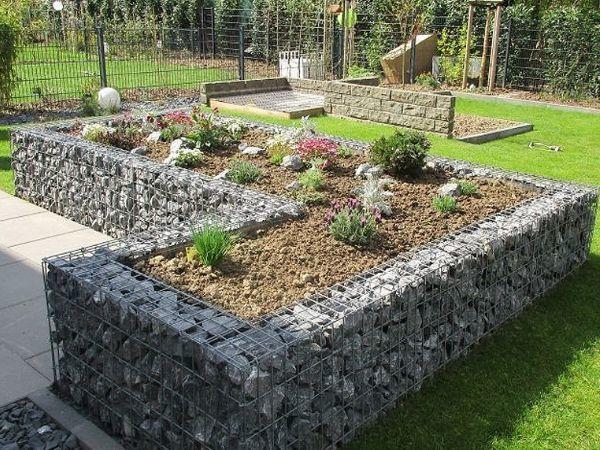 Gabion landscaping feature
