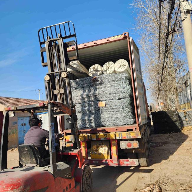 Galvanized gabion baskets packed on wood pallet for shipping