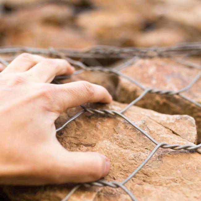 Gabion wall slope protection installation