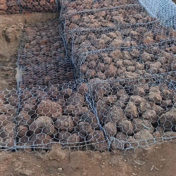 Quality Durability Customized 6*2*0.3m / 2.2mm Gabion Retaining Wall For Water Conservancy & River Regulation for sale