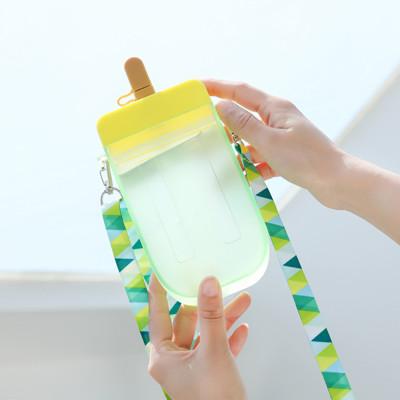 Cina bottiglia di acqua sveglia di plastica 300ml multicolore con paglia in vendita