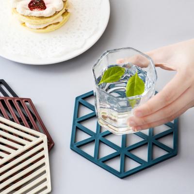 Cina Strumento multifunzionale della cucina di calore di esagono delle stuoie di treppiedi del silicone e dei cuscinetti caldi per le stuoie della ciotola in vendita