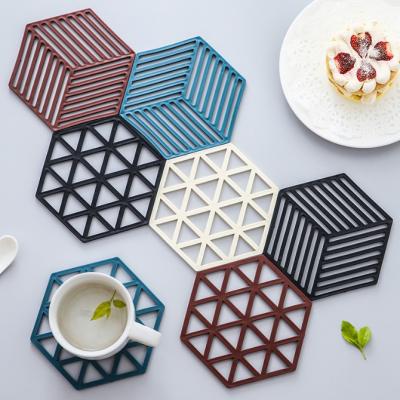 Cina Strumento multifunzionale della cucina di calore di esagono delle stuoie di treppiedi del silicone e dei cuscinetti caldi per le stuoie della ciotola in vendita