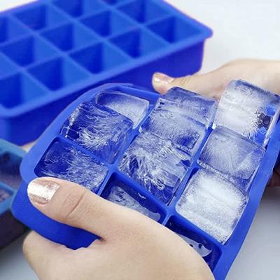 Cina Cubetto di ghiaccio Tray Easy Release Ice Cube Tray Kitchen Tools del silicone dei fori di rettangolo 15 in vendita