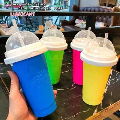 Китай Бутылка Milkshake Tumbler Smoothie перемещения силикона слякотная с соломой продается