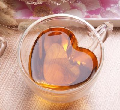 Cina Il cuore di vetro trasparente del regalo delle tazze beventi di abitudine ISO9001 ha modellato 200ml-300ml in vendita