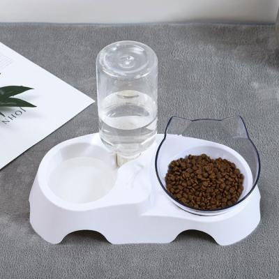 中国 プラスチック犬はWatererの自動びんが付いている二重猫の餌ボールをかわいがる 販売のため