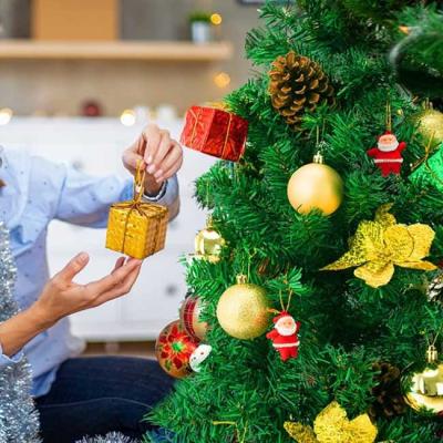 Cina L'albero di natale sventa le decorazioni di Mini Gift Box Ornaments Hanging in vendita