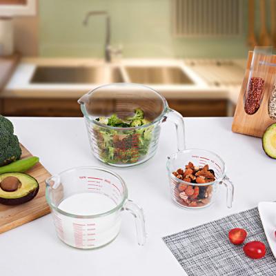 Cina Tazza di misurazione di vetro con i grafici rossi microonda e Oven Safe per cottura della cucina in vendita