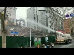 A 60-meter fog cannon machine was used to reduce dust on the demolition site.