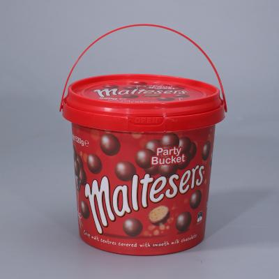 China 2L Capacity Plastic Pail With Lid for Cheese and Cream Storage Food Grade Customized Logo for sale
