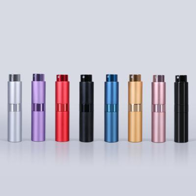 Chine Bottle de parfum métallique de surface mate de 8 ml avec tête de pulvérisation à vis à vendre