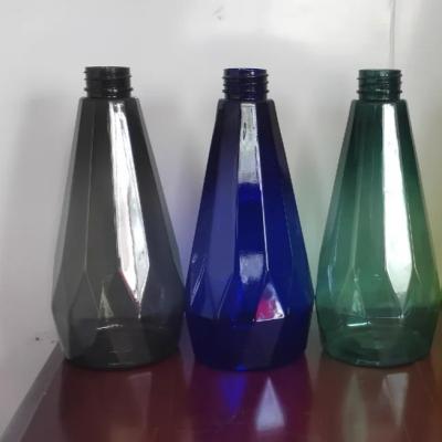 Chine Bouteille d'eau pour désinfectant à pulvérisation continue en plastique 500 ml vert/gris à vendre