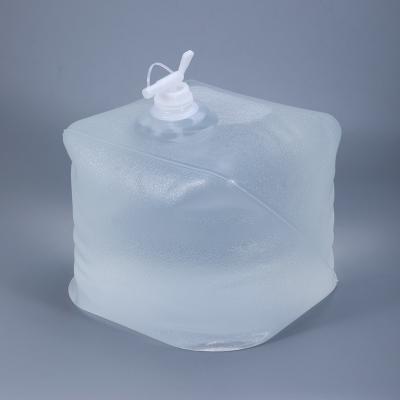 China Contenedor de agua ecológico de 2 litros de plástico suave plegable con tapa de grifo en venta